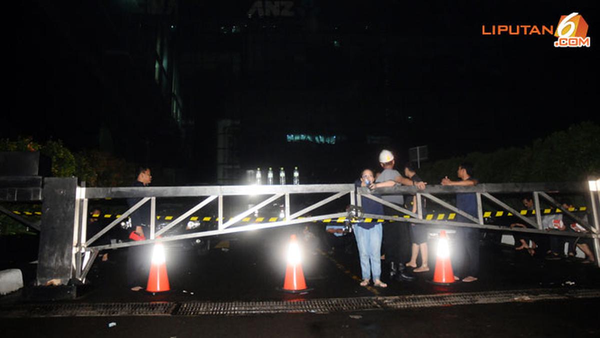 4 Korban Banjir Basement Plaza UOB Belum Ditemukan - News Liputan6.com