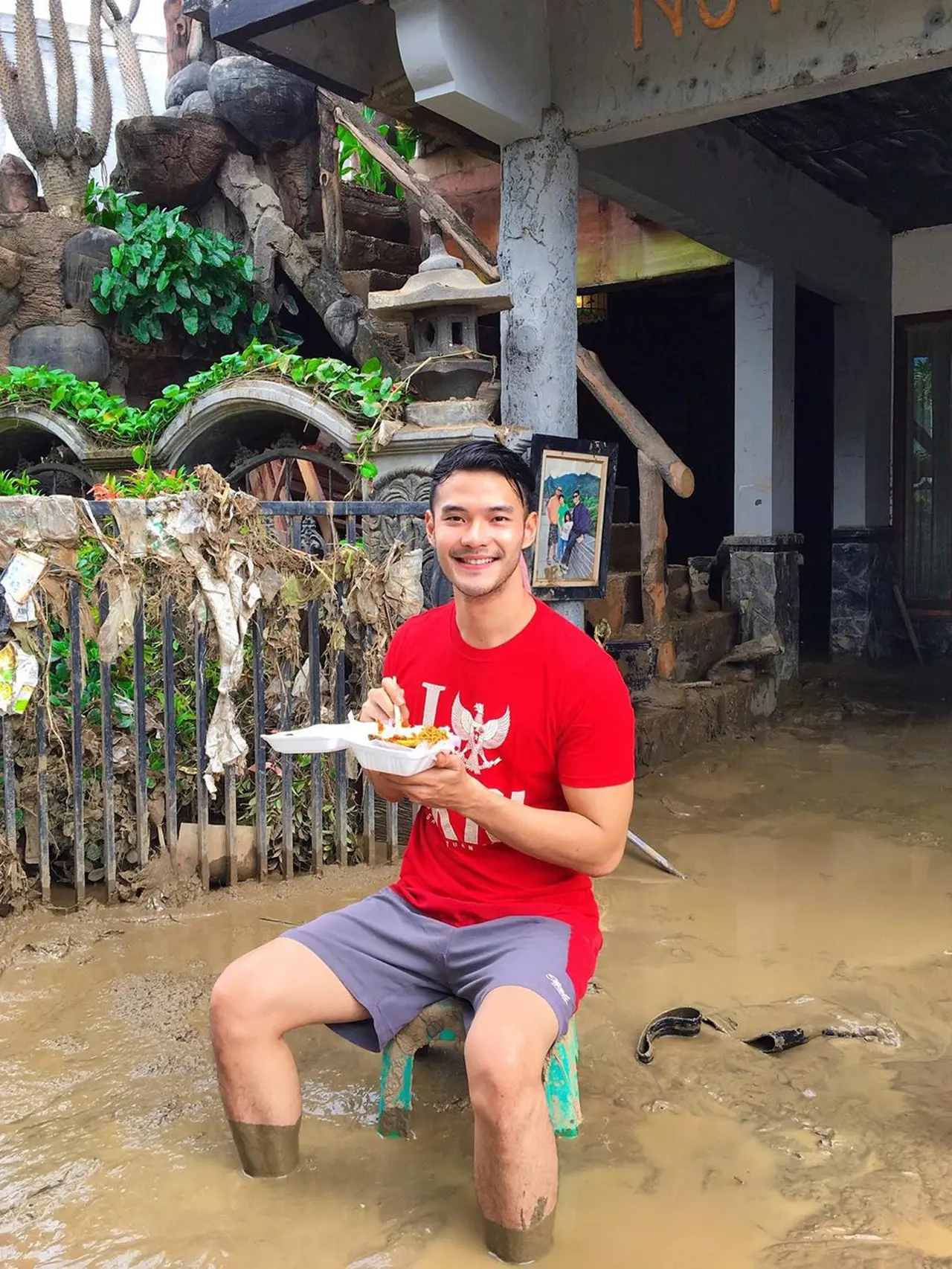 7 Potret Kondisi Rumah Kevin Andrean Usai Dilanda Banjir, Penuh Lumpur - Hot Liputan6.com