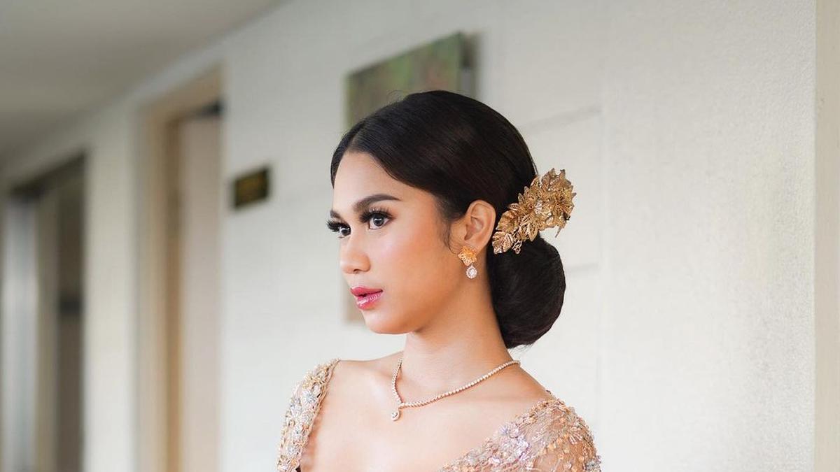 Tampil Anggun, Ini Inspirasi Model Kebaya Kurung dari Azizah Salsha ...