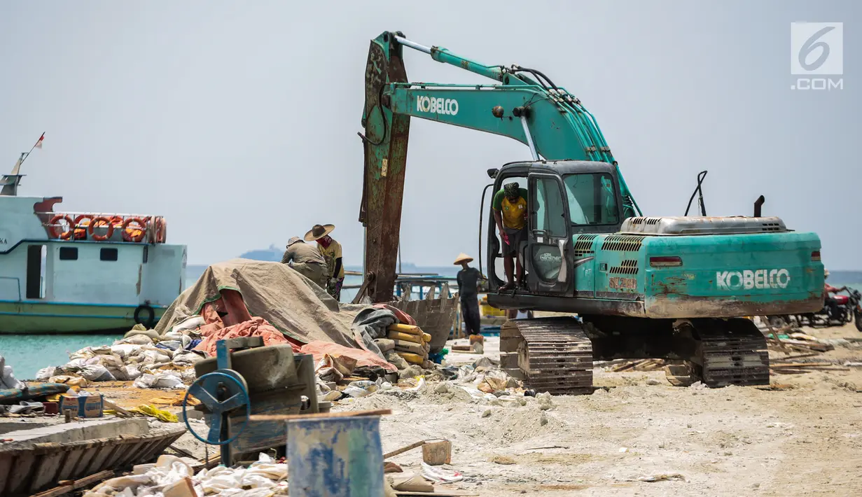 FOTO: Meninjau Pembangunan Dermaga di Pulau Pramuka - Foto Liputan6.com