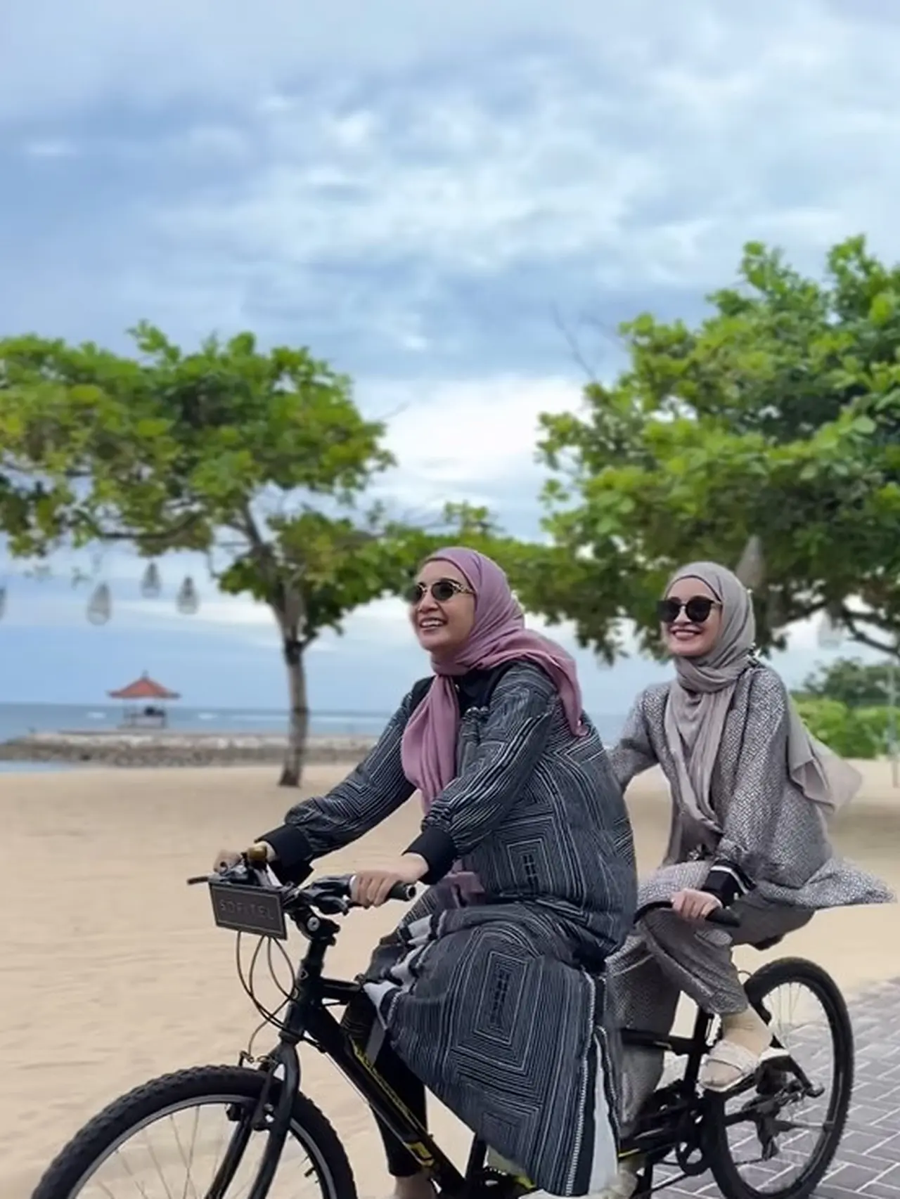 7 Potret Zaskia dan Shireen Sungkar yang Selalu Kompak, Liburan Bareng ...
