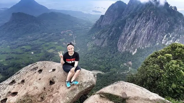 6 Fakta Menarik Gunung Bongkok dengan Pemandangan Waduk Jatiluhur di ...