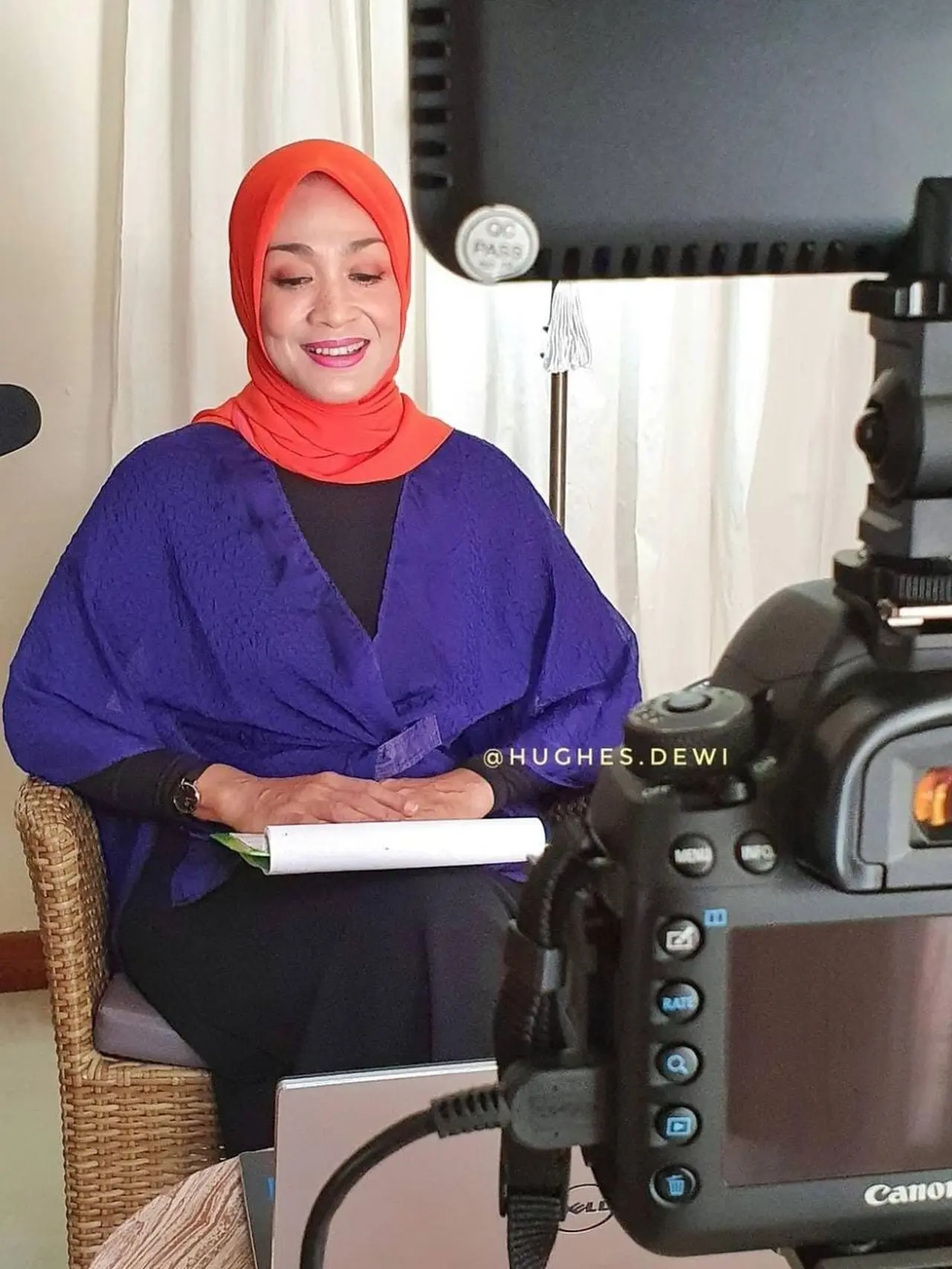 10 Potret Penampilan Dewi Hughes, Disebut Lebih Muda Usai Turunkan ...