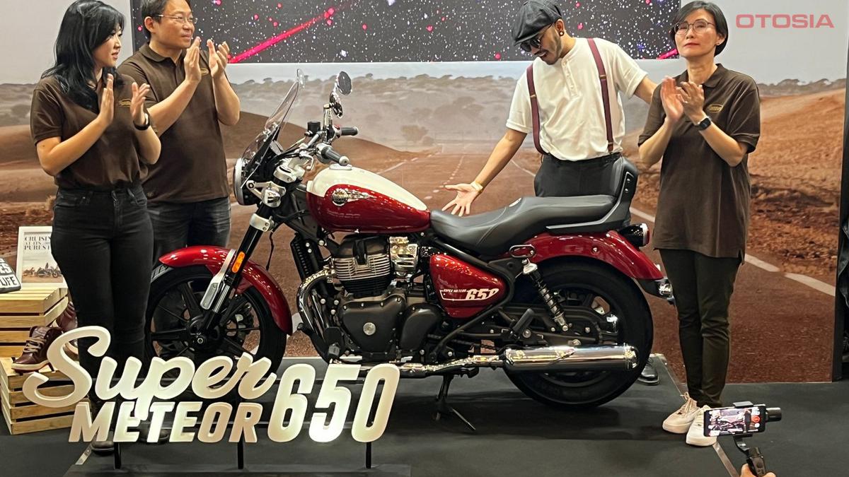 Royal Enfield Luncurkan Cruiser Baru Super Meteor 650 di GIIAS 2023 ...