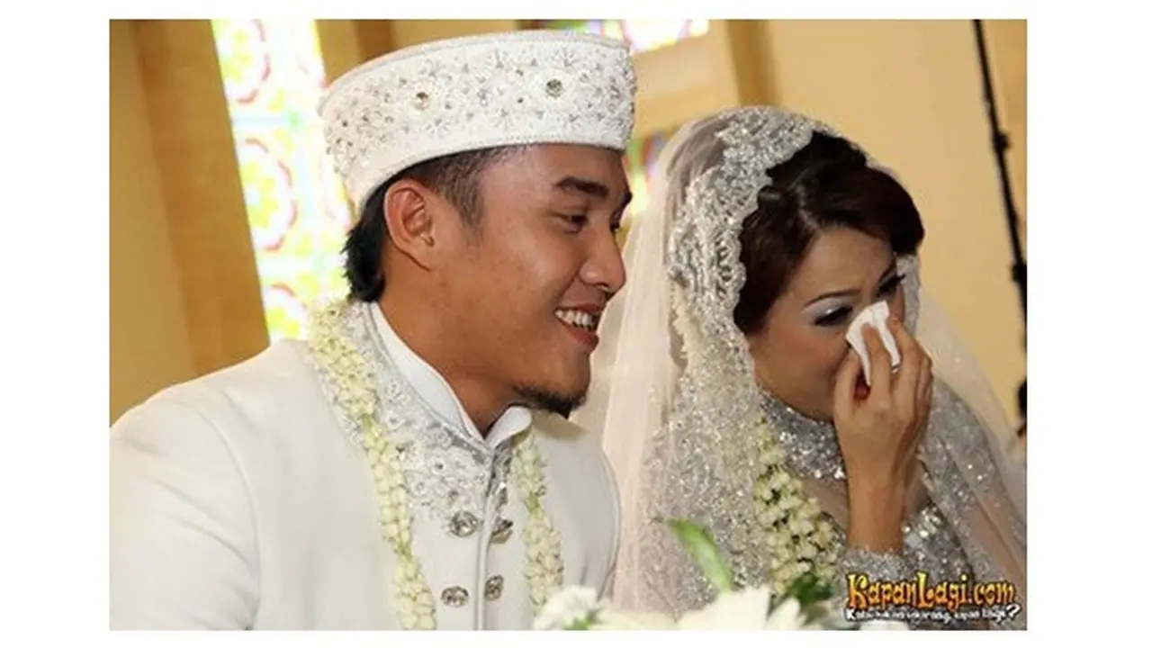 Sempat Nikah Siri, Ini 6 Potret Lawas Pernikahan Okie Agustina dan Gunawan Dwi Cahyo - Hot ...
