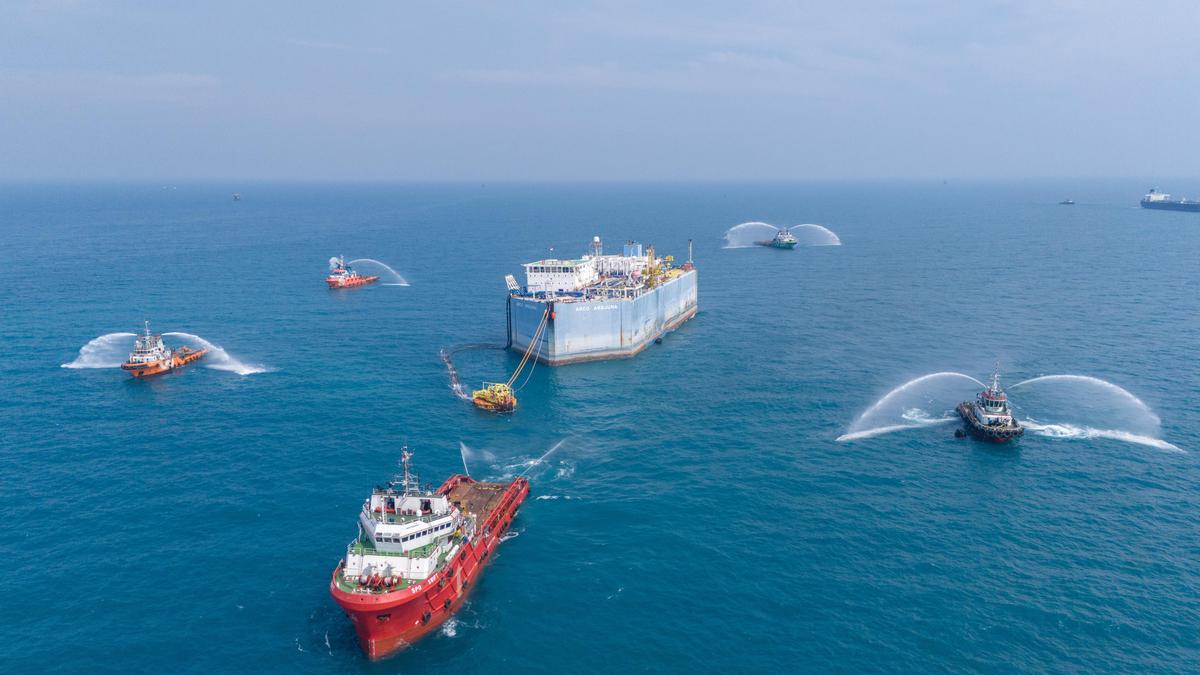 Selamat Jalan FSO Arco Ardjuna, Kapal Penampung Minyak Tertua di Dunia ...