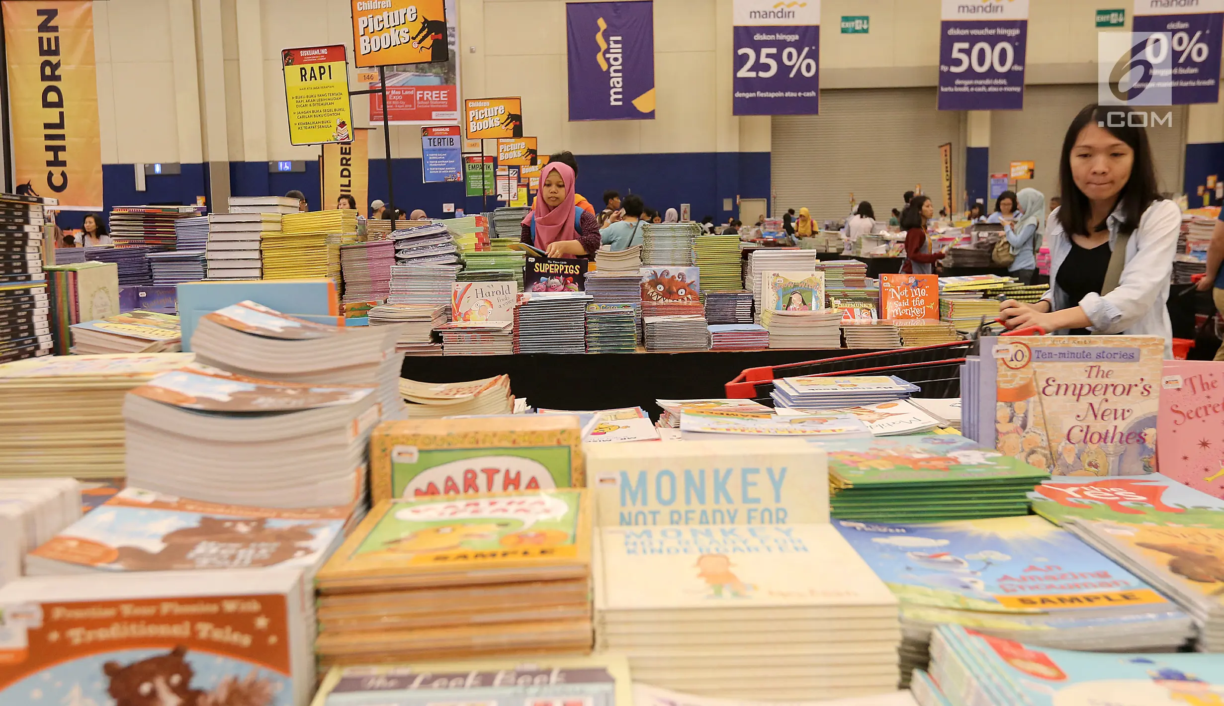 FOTO: Berburu Buku Bacaan di Big Bad Wolf Book Sale Jakarta - Foto ...