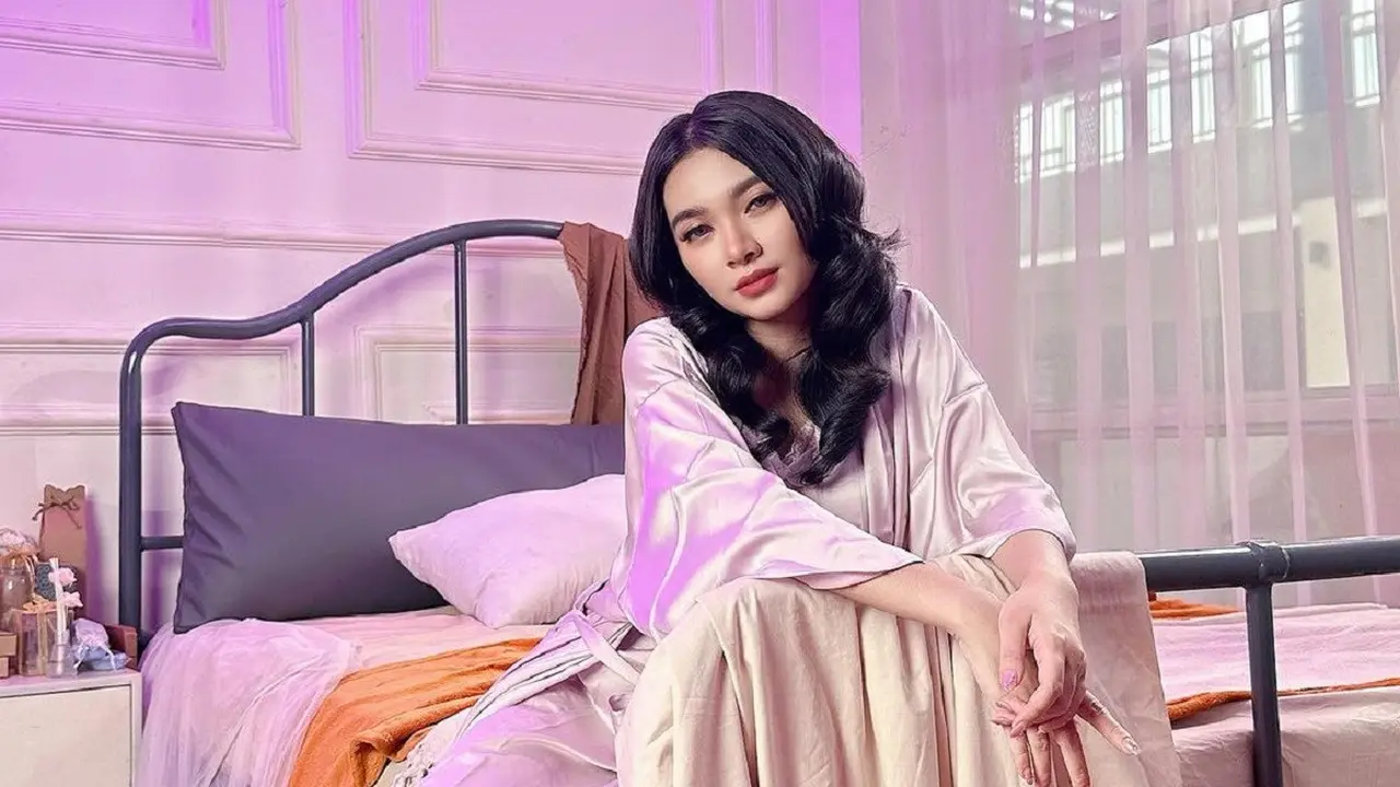 Vianty Arvy Meluncurkan Lagu Keduanya Berjudul Plis Atuh di Pengujung 2023 - ShowBiz Liputan6.com
