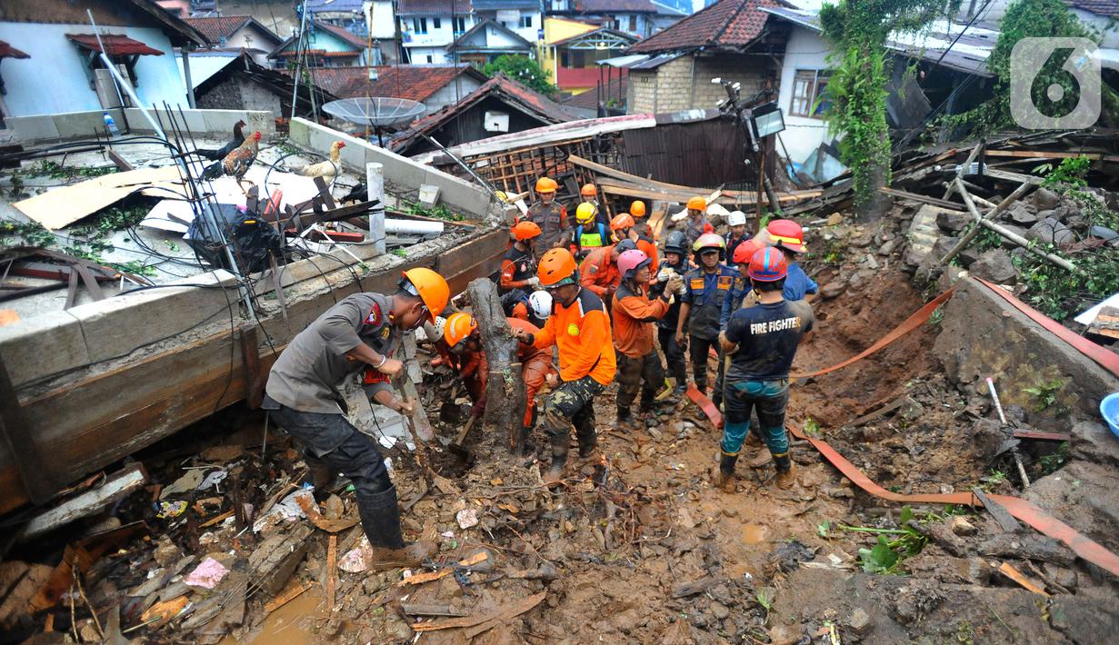 Tim SAR Masih Belum Temukan Korban Longsor di Kebon Jahe Bogor - Foto Liputan6.com