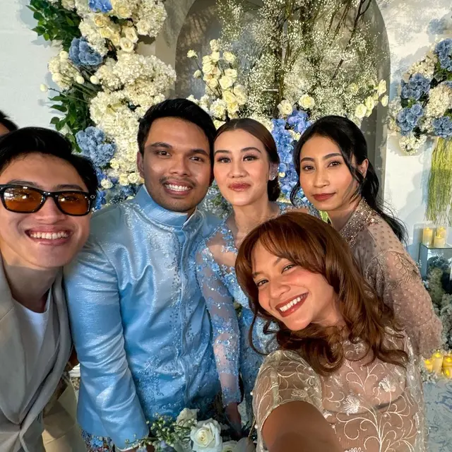 Namanya Sudah Diungkap, Ini 6 Potret Bridesmaid Aaliyah Massaid di ...