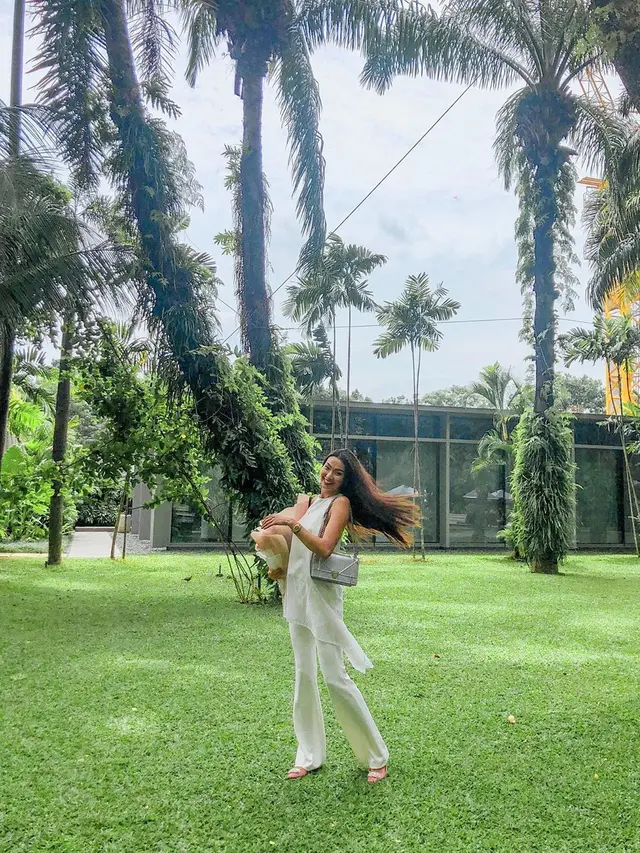 6 Pesona Presenter Jesslyn Lim dengan Gaya Kasual, Cantik dan Memukau ...