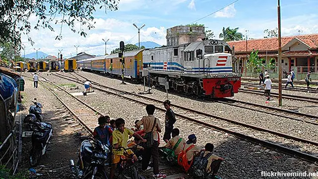 Jalur KA Muara Angke-Rangkas Kembali Normal - News Liputan6.com