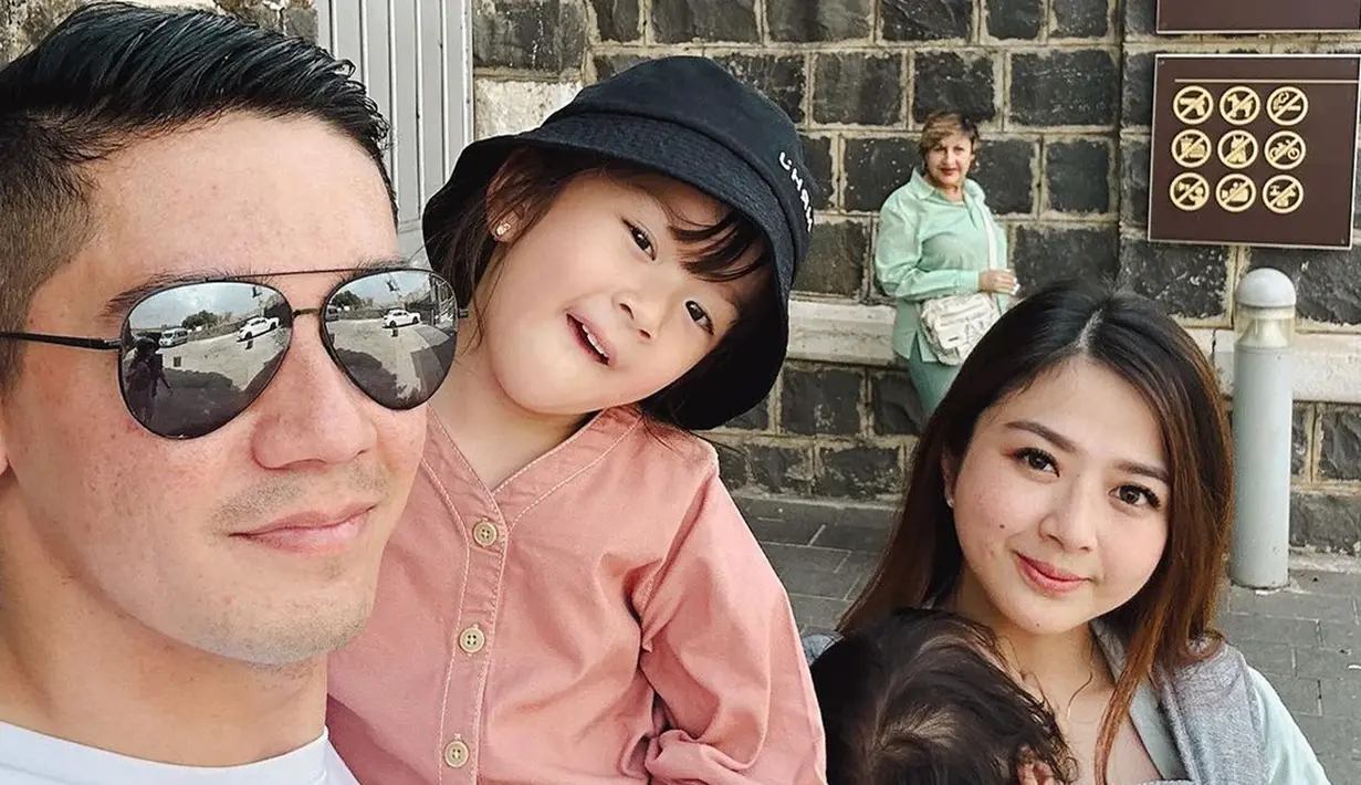 Potret Samuel Zylgwyn dan Franda Ajak Dua Anaknya Wisata Religi ke ...