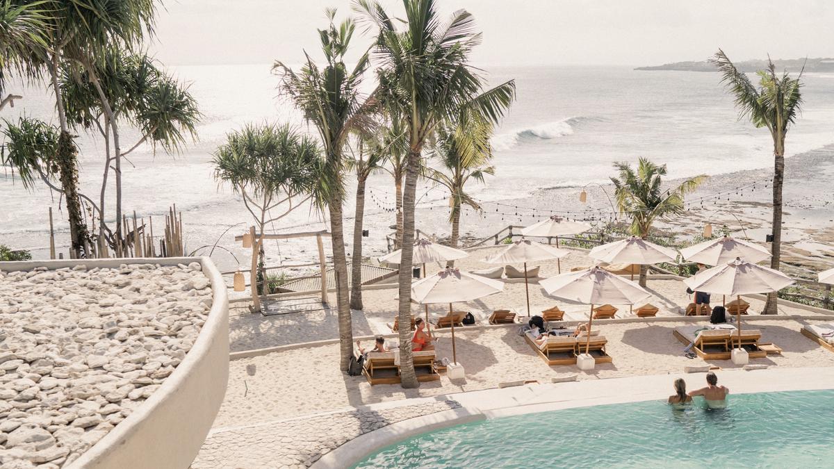 Suku Beach Club Hadirkan Pengalaman Musim Panas Sempurna di Pulau ...