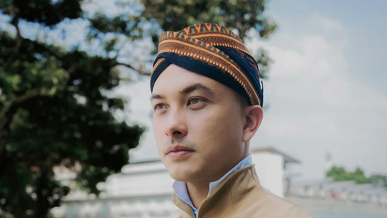 Nicholas Saputra Debut Musikal Lewat Film Siapa Dia Karya Garin Nugroho ...