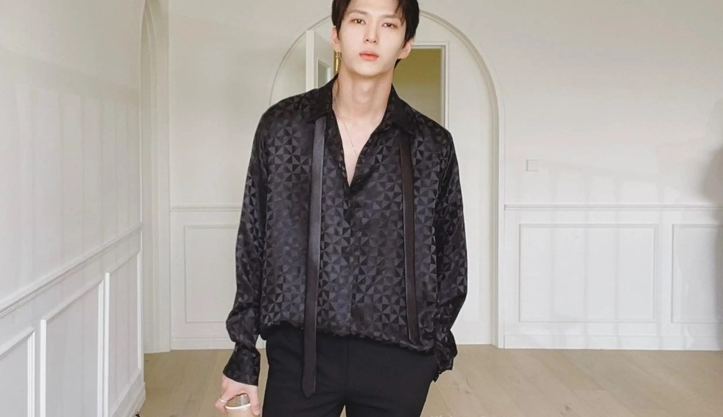 Ulang Tahun ke-31, Potret Pesona Leo VIXX yang Kian Bersinar - Foto ...