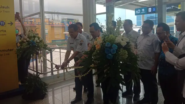 Halte Transjakarta Jatinegara 2 Resmi Terintegrasi dengan Stasiun, Bisa Tampung 1.200 Orang ...