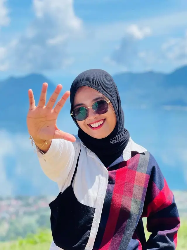 Vidhia R Rambah Dunia Tarik Suara Usai Viral di TikTok - ShowBiz ...