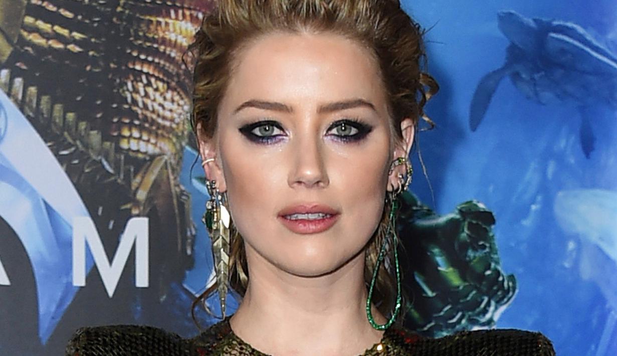 FOTO: Amber Heard Pakai Gaun Seksi Menerawang di Pemutaran Film Aquaman