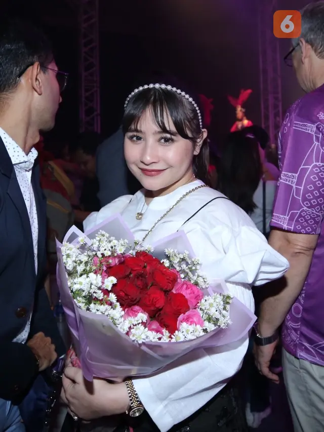 6 Pesona Prilly Latuconsina Tanpa Makeup, Cantik Alami - Hot Liputan6.com