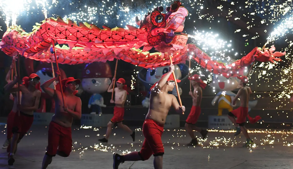 FOTO: Melihat Tarian Naga Selama Festival Musim Semi di Beijing - Foto ...