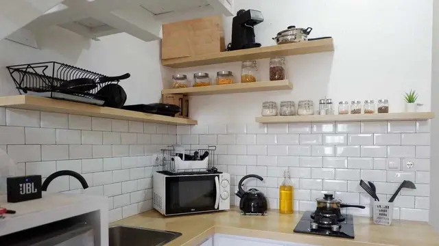 5 Rekomendasi Desain Rak Dapur Minimalis, Buat Ruang Masak Jadi Rapi ...