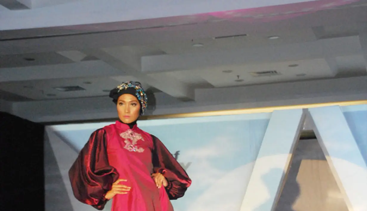 Cantiknya Warna-Warni Koleksi Busana Andy Sugix Dalam 'Value Of Indonesia' - Photo Fimela.com