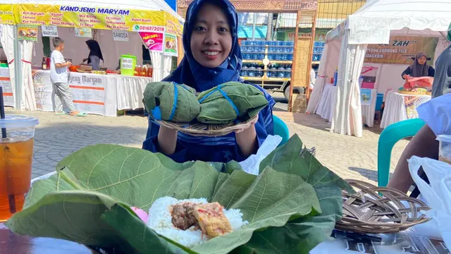 Berburu Sego Jangkrik Sarat Mitos dalam Tradisi Buka Luwur Makam Sunan ...