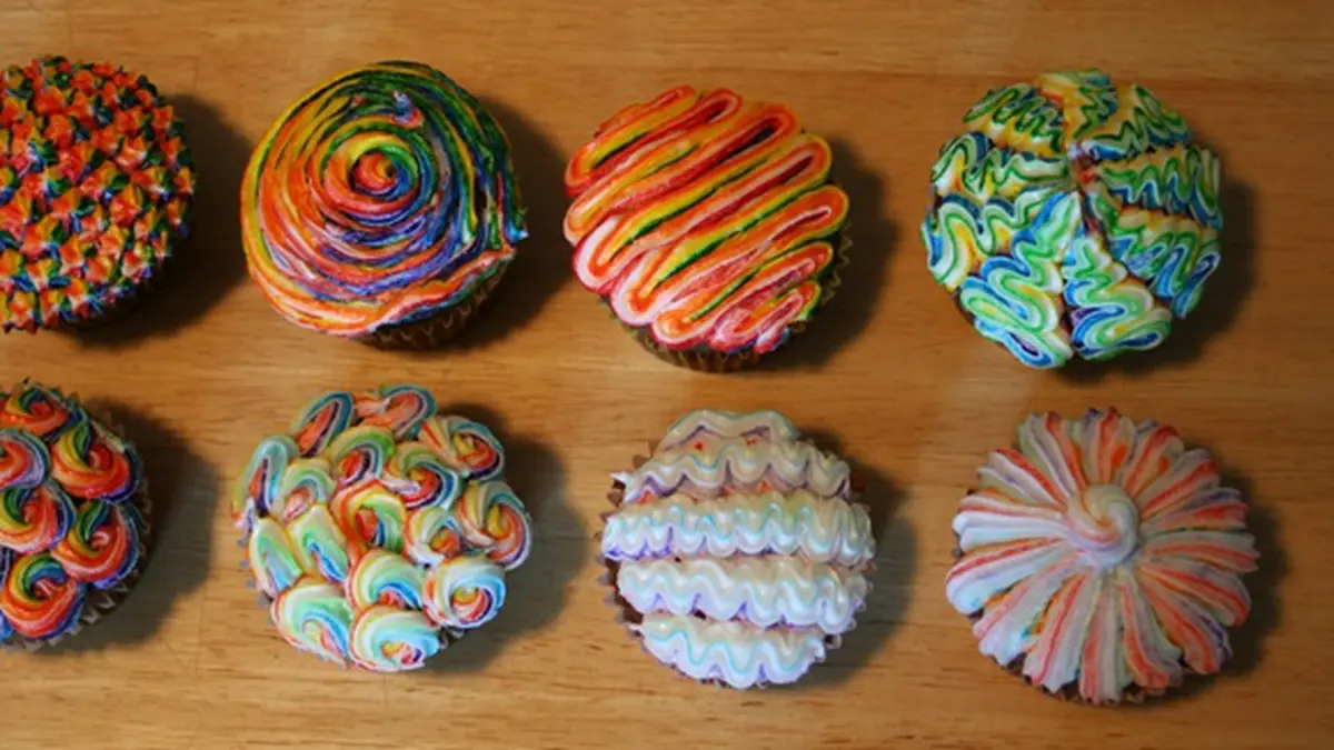 Trik Simple Menghias Cupcake Dengan Krim Warna Warni - Photo Fimela.com