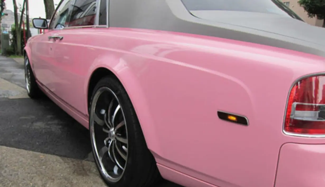 Rolls-Royce Ghost Pink Edisi Untuk Amal - Photo Otosia.com