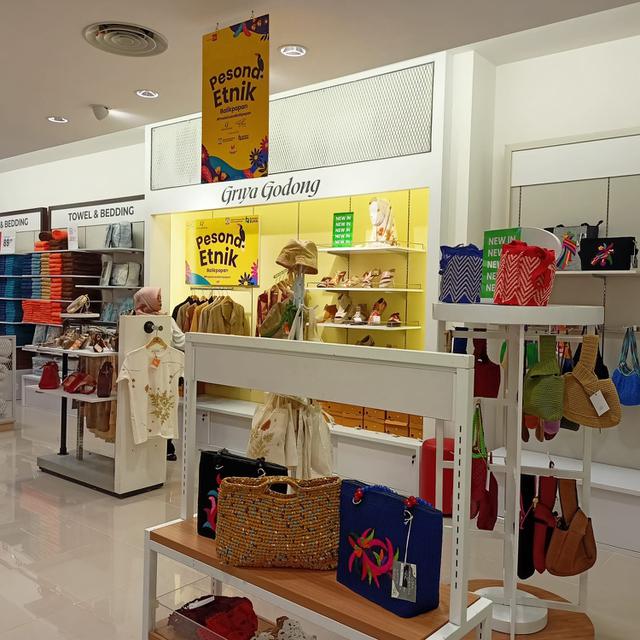 Hebat ! Produk UMKM Rumah BUMN Pertamina Dijual di Department Store ...