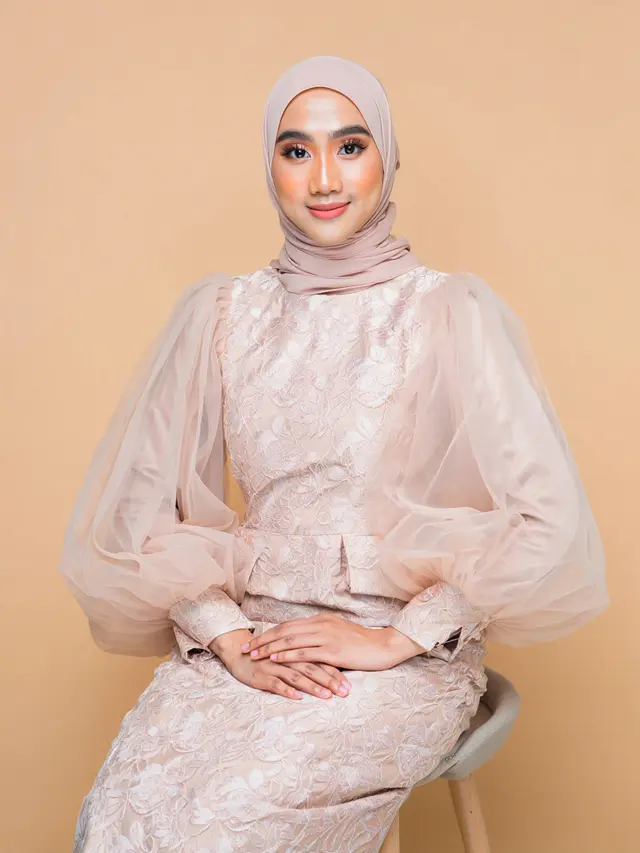 7 Gamis Brokat Lengan Balon Motif Floral Kekinian, Jadi Busana Muslim ...