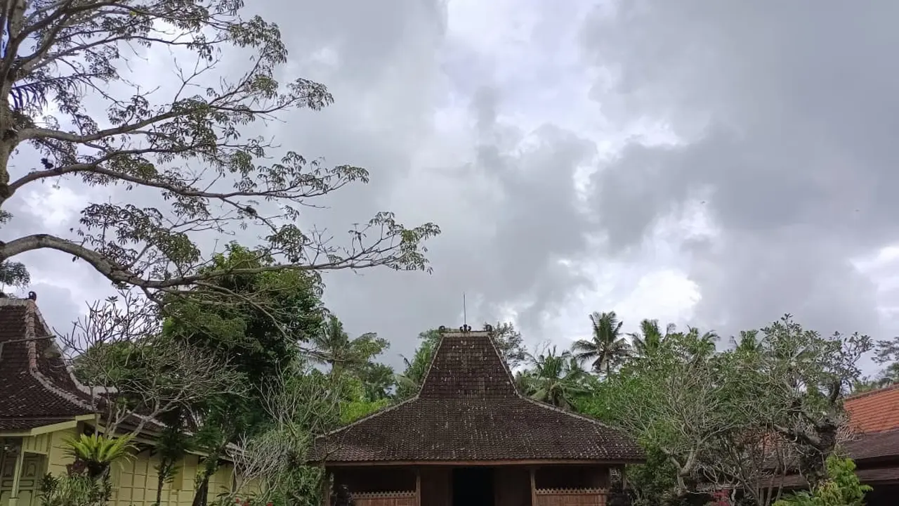 Rumah Adat dari Jawa Tengah Adalah Joglo, Begini Sejarah dan Ciri ...
