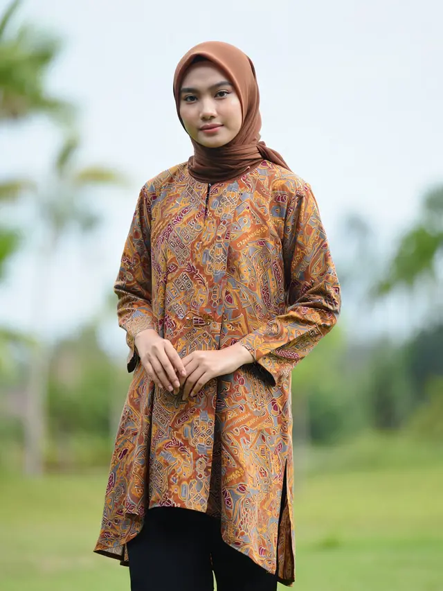 10 Model Atasan Batik Wanita Hijab Sederhana untuk Acara Outdoor ...