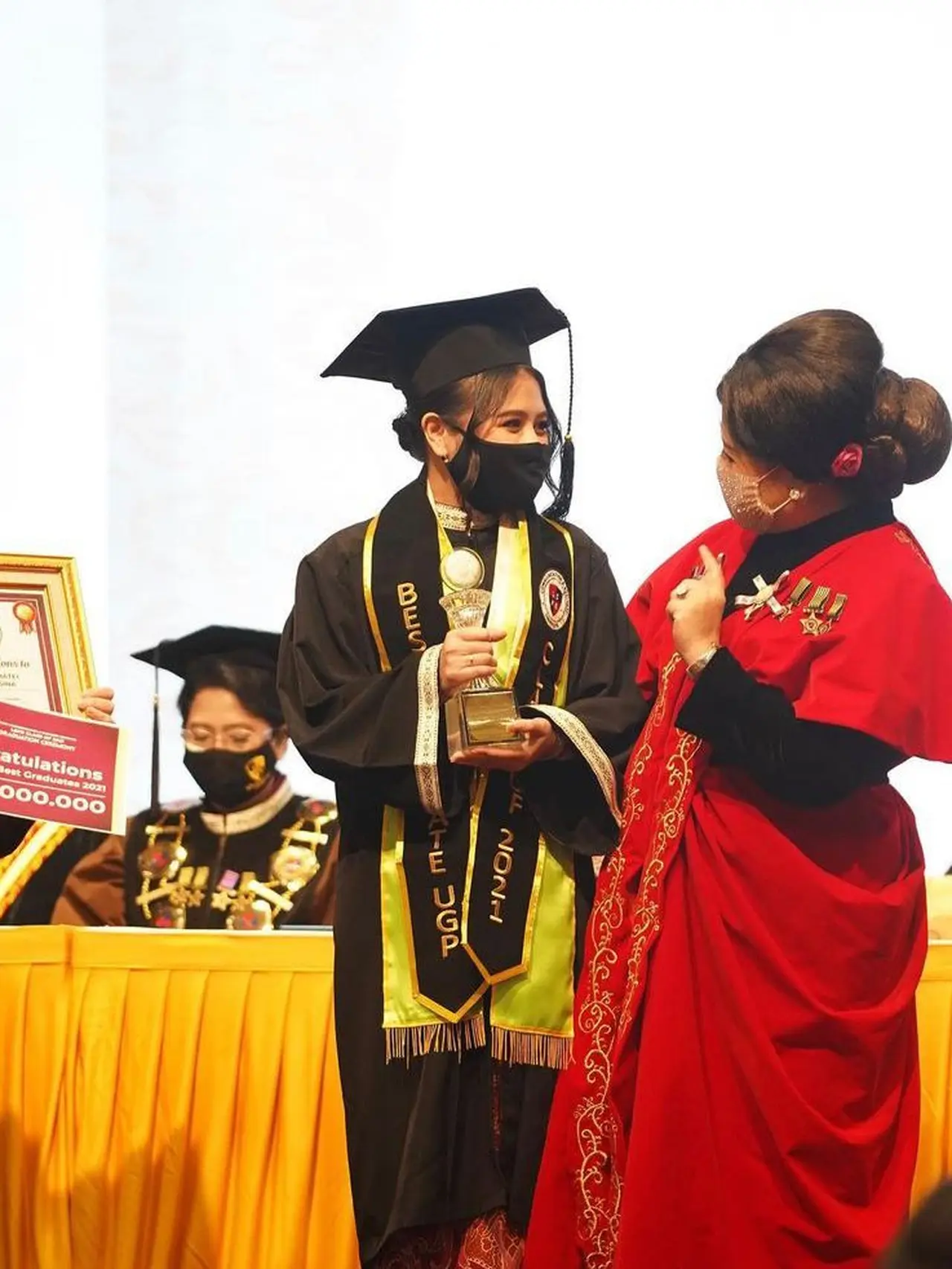 116 Caption Graduation Singkat untuk Instagram yang Ungkap Kesan ...