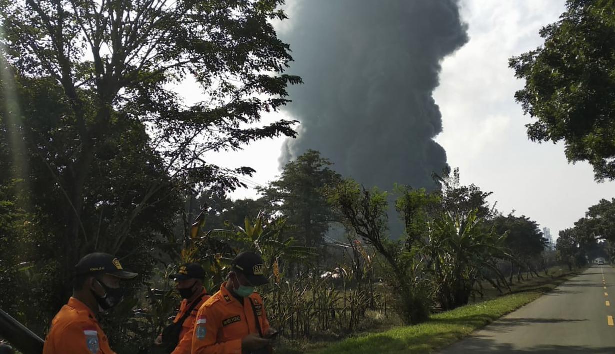 FOTO: Kebakaran Hebat Kilang Pertamina Balongan - Foto Liputan6.com