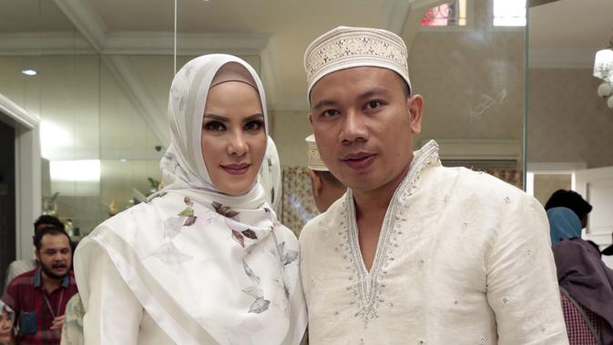 Pernikahan Angel Lelga dan Vicky Prasetyo Live di TV - ShowBiz Liputan6.com