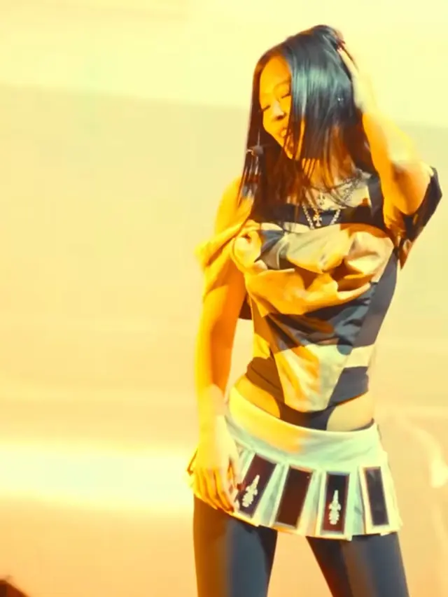 Kenakan Outfit Seksi, Penampilan Jennie BLACKPINK di The Ruby ...