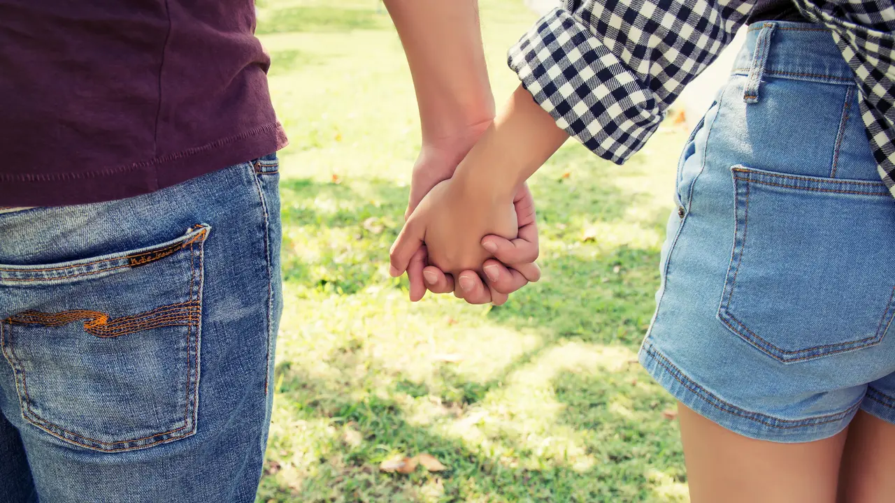 Ciri-ciri Cowok Suka Sama Kita Diam-diam yang Wajib Kamu Tahu - Citizen6 Liputan6.com