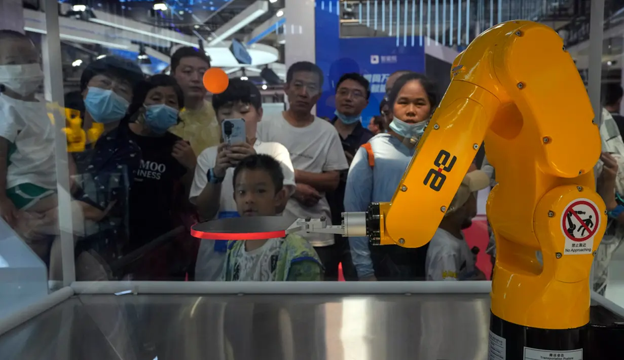 Robot-Robot Canggih Dipamerkan di Konferensi Robot Dunia 2023 - Foto ...