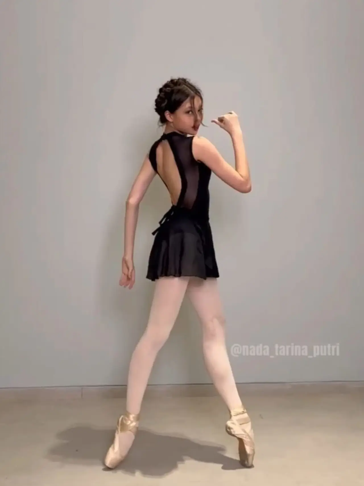 Berbakat Sedari Kecil, Potret Nada Tarina Putri Tampil Anggun dengan Kostum Baletnya ...