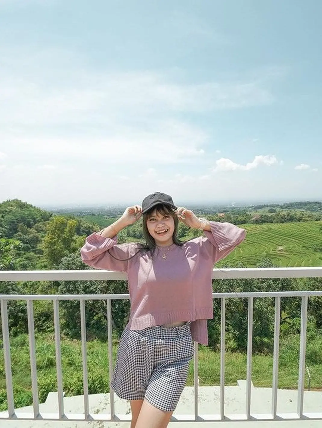 FOTO: Gaya Modis Esa Risty saat Pakai Topi, Tampil Makin Stylish - Foto ...