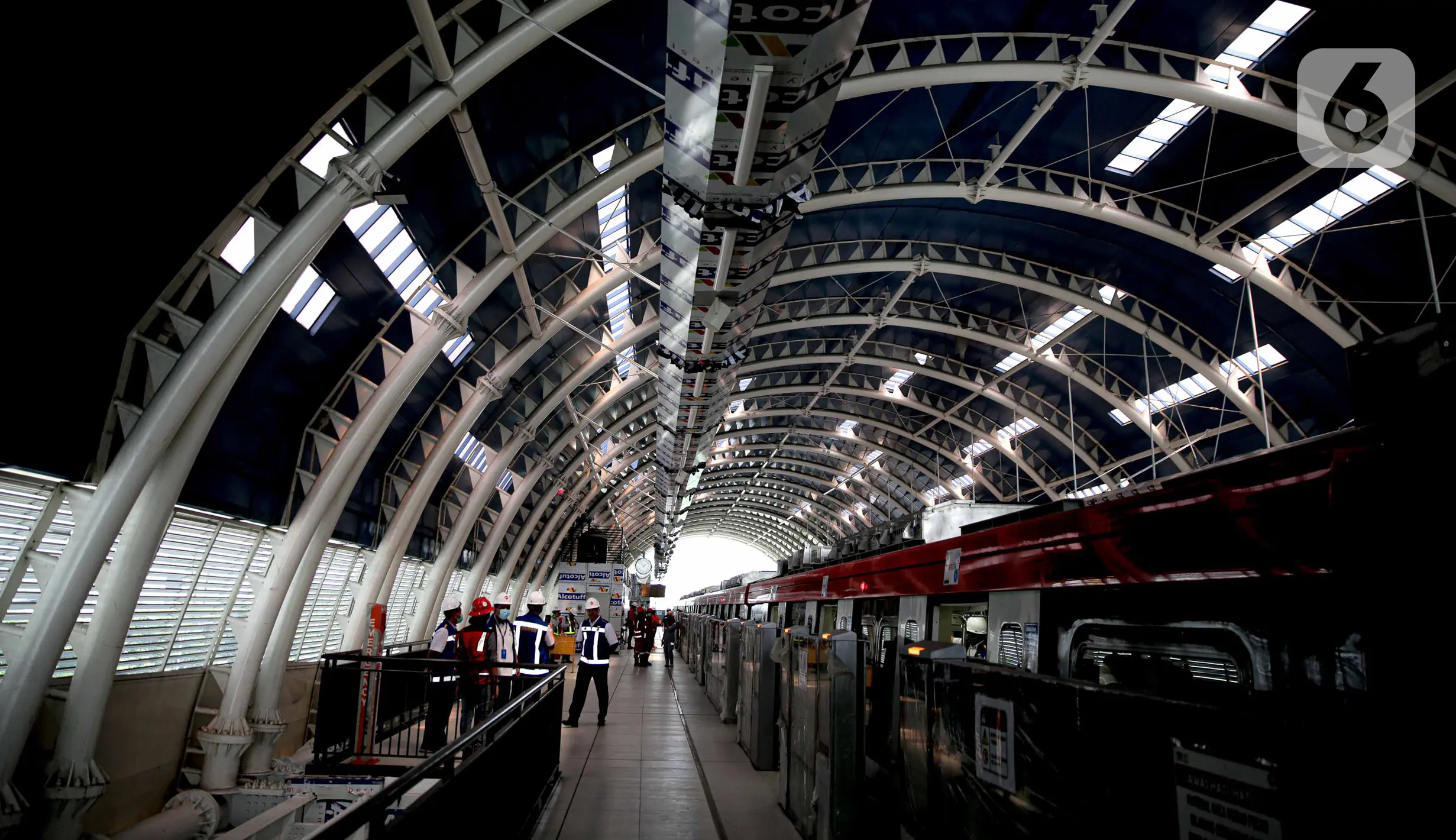 FOTO: Melihat Kesiapan Stasiun LRT TMII - Foto Liputan6.com