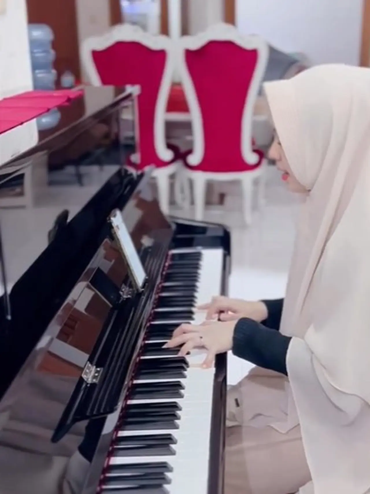 Potret Shindy Kurnia Putri, Dokter Cantik yang Pandai Bernyanyi