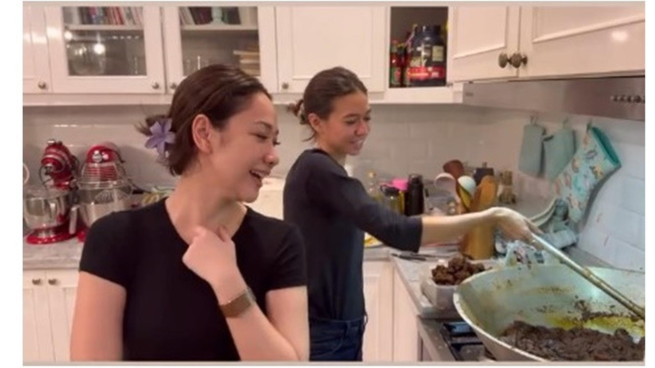 6 Potret BCL Masak Rendang Jelang Lebaran 2026, Tradisi Tahunan Bareng ...