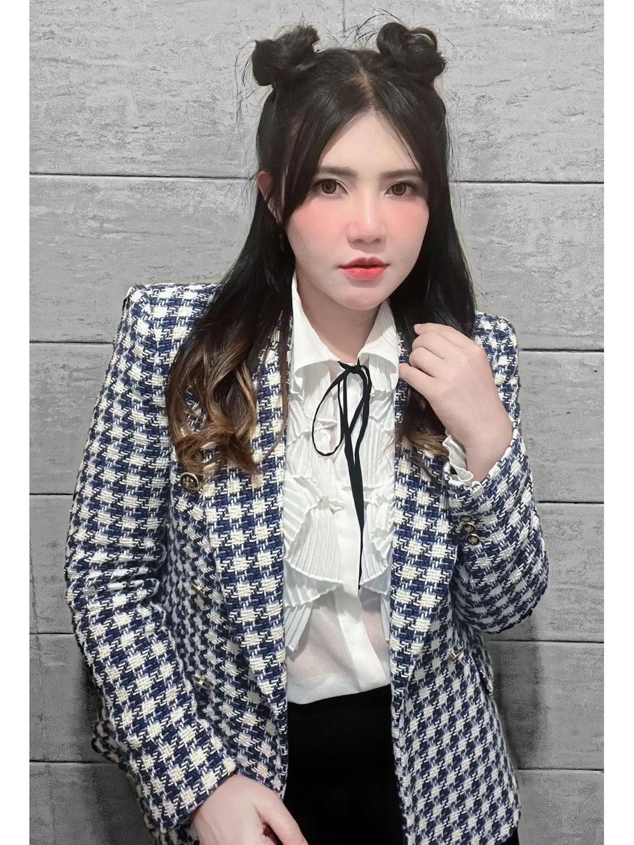 Curhatnya Jadi Perbincangan, Intip 6 Gaya Fashion Terkini Pilihan Via ...