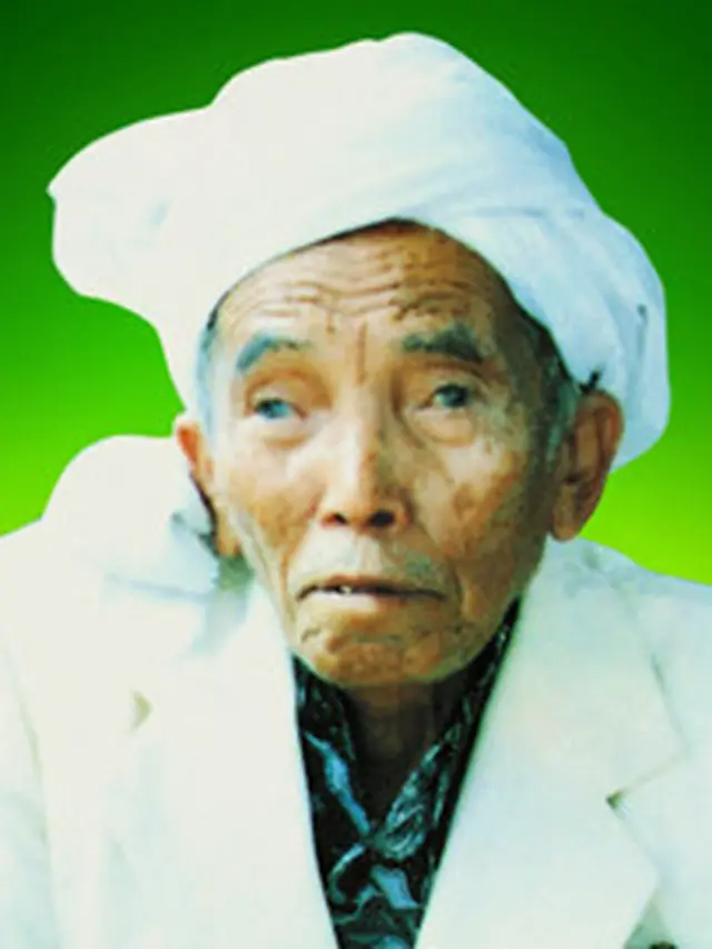 Mengenal KH Mahrus Aly, Ulama Kharismatik Pengasuh Ponpes Lirboyo ...