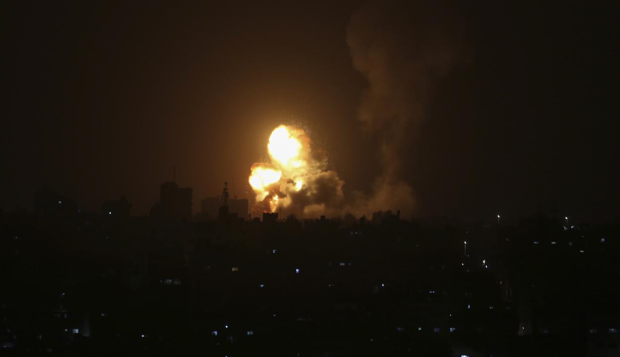 FOTO: Israel Lancarkan Serangan Udara ke Jalur Gaza - Foto Liputan6.com