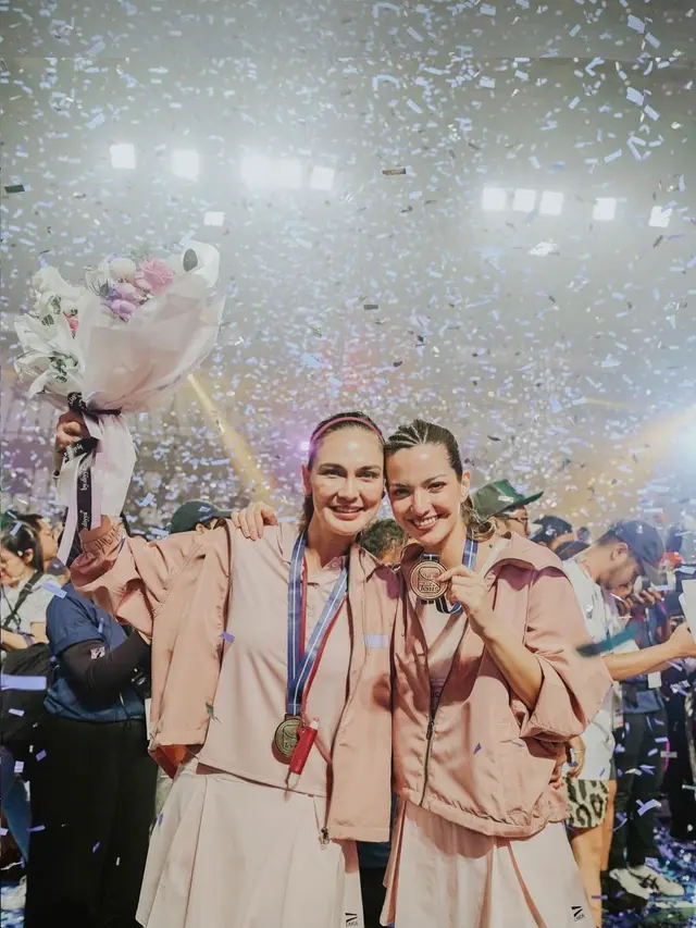 8 Potret Euforia Kemenangan Luna Maya dan Nia Ramadhani di Lagi-Lagi Tenis - Hot Liputan6.com