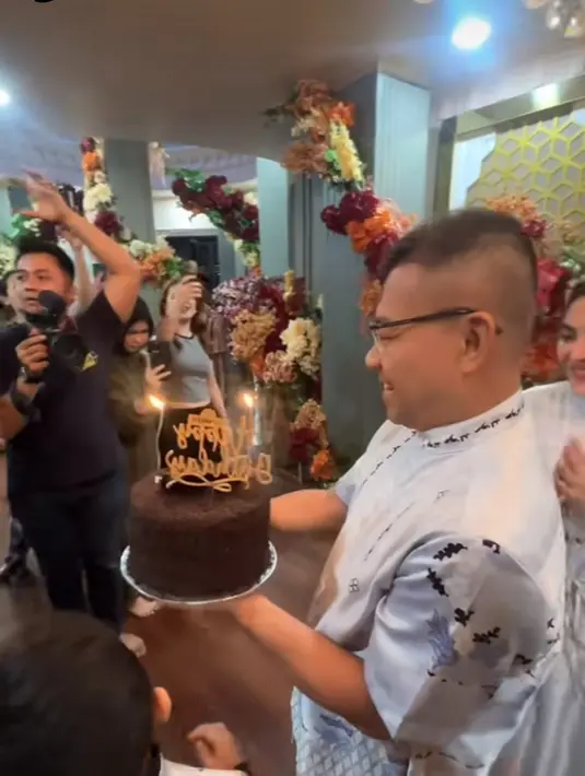 Potret Perayaan Ultah Anang Hermansyah ke-55, Penuh Kejutan - Foto ...